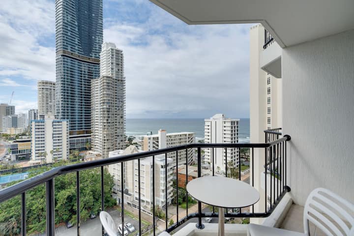 Panoramic Ocean View Studio In The Heart Of Gc - Gold Coast