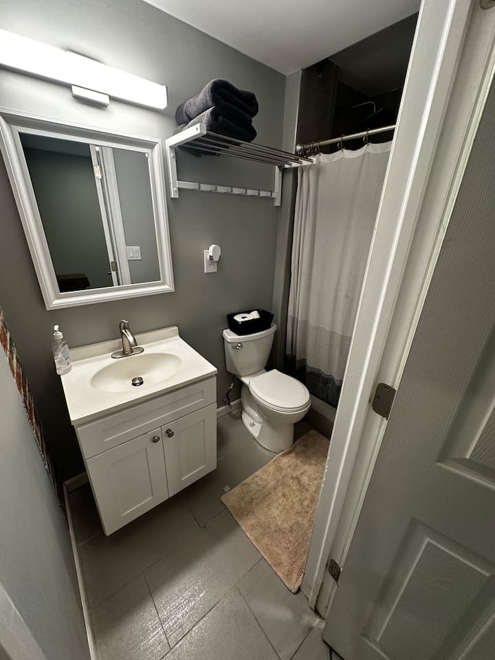Amazing Basement Close To Ny - フォート・リー, NJ