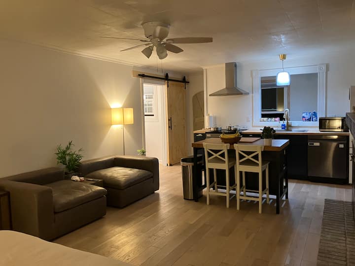 Private Guest En-suite, 3 Min Walk To Ball State - Muncie, IN