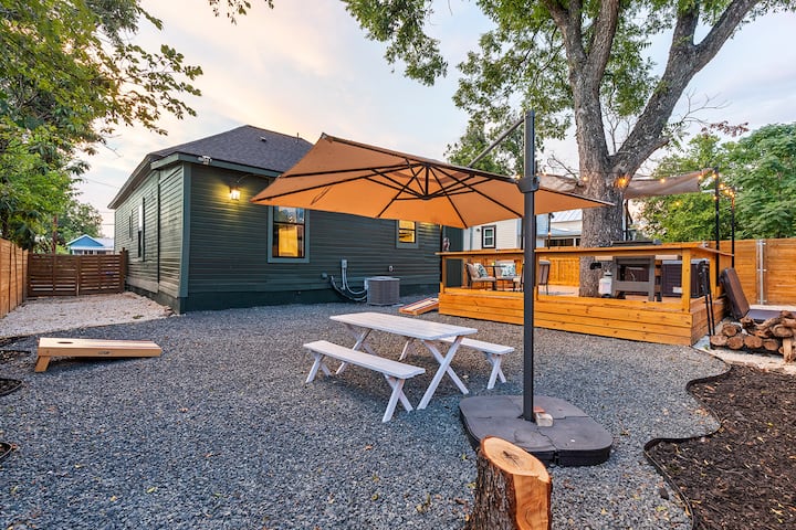 Walk To Alamodome • Hot Tub • King Suite - San Antonio