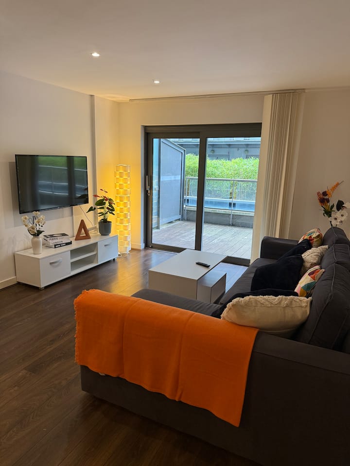 Two Bedroom Flat In Woolwich - ウーリッジ