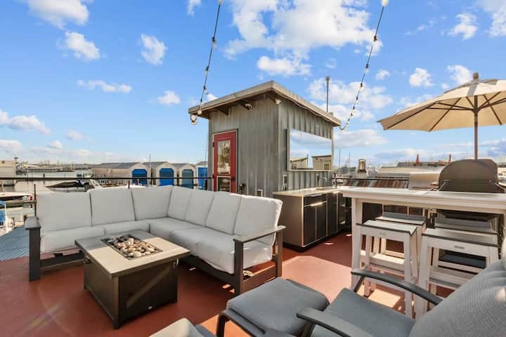 Floating Boat Shed | Rooftop Deck |Lonsdale Quay - Vancouver