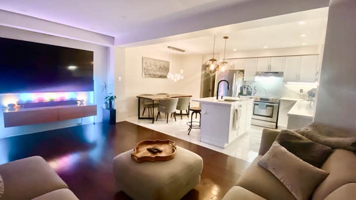 Luxury Bedroom & Private Bath + Parking+wifi+hd Tv - Bradford, ON, Canada