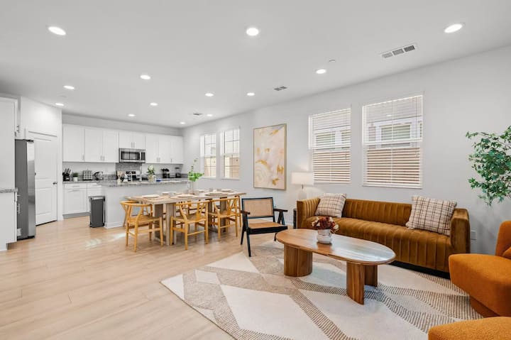 Family-friendly 4br 3ba|quiet Area|close To Plaza - Eastvale, CA