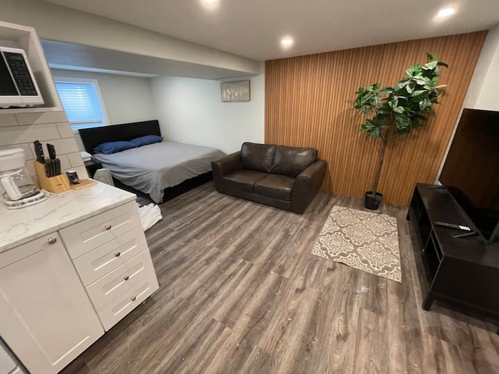 Basement Guest Suite - Calgary