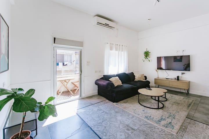 Steps By The Sea ! 1br+balcony ! - Tel Aviv