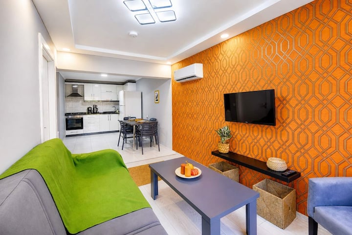 Historic 2br Flat: Steps To Hadrian’s Gate - Antalya