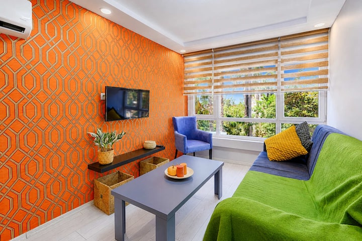 Historic 2 Bedroom Flat Opposite Hadrians Gate - Antalya