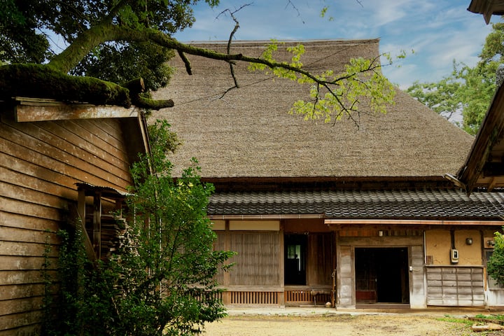【1日1組限定】能登の茅葺き古民家で農家暮らし体験。囲炉裏と五右衛門風呂のある宿「じろざみ」 - 七尾市