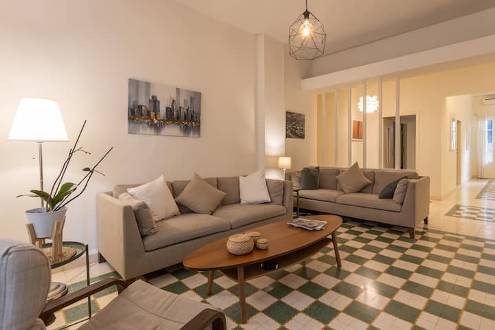 Spacious City Escape W/balcony & Peaceful Vibes 2t - Beirut