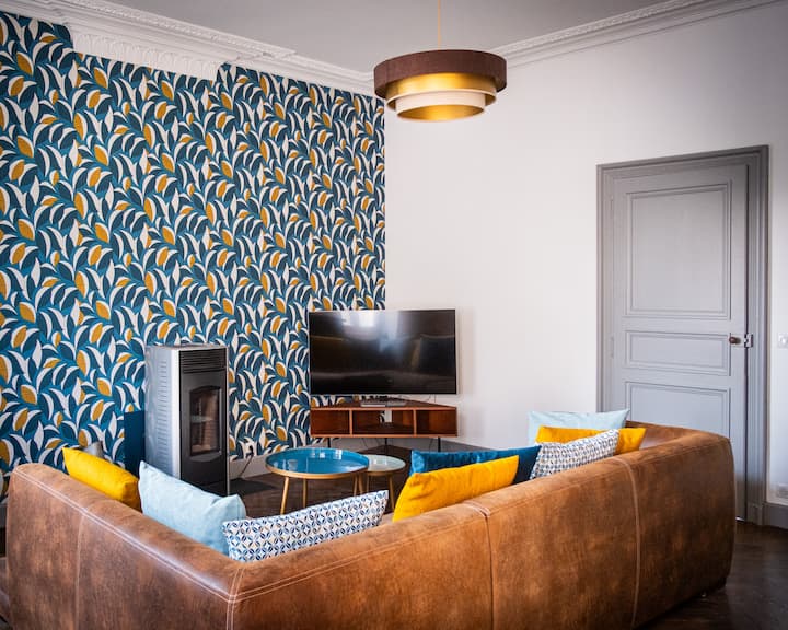 Grande Maison Bourgeoise En Plein Coeur De Ville - Surgères