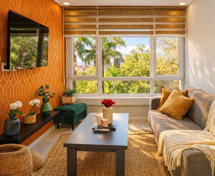 Panoramic City View 2br | Steps From Hadrian Gate - Antalya