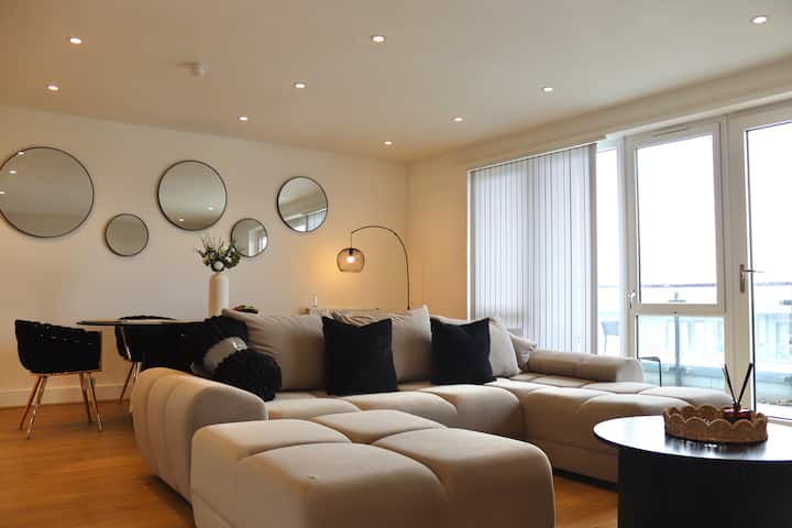 Luxury Marina View Penthouse - Southampton, UK