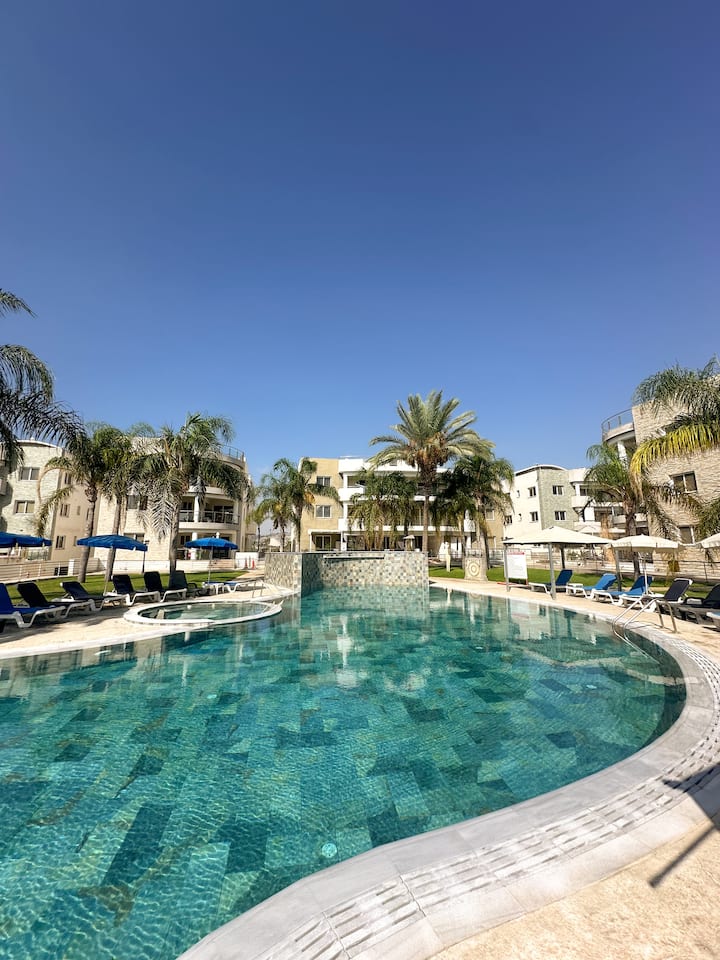 Modern Penthouse Overlooking Pool - Cyprus