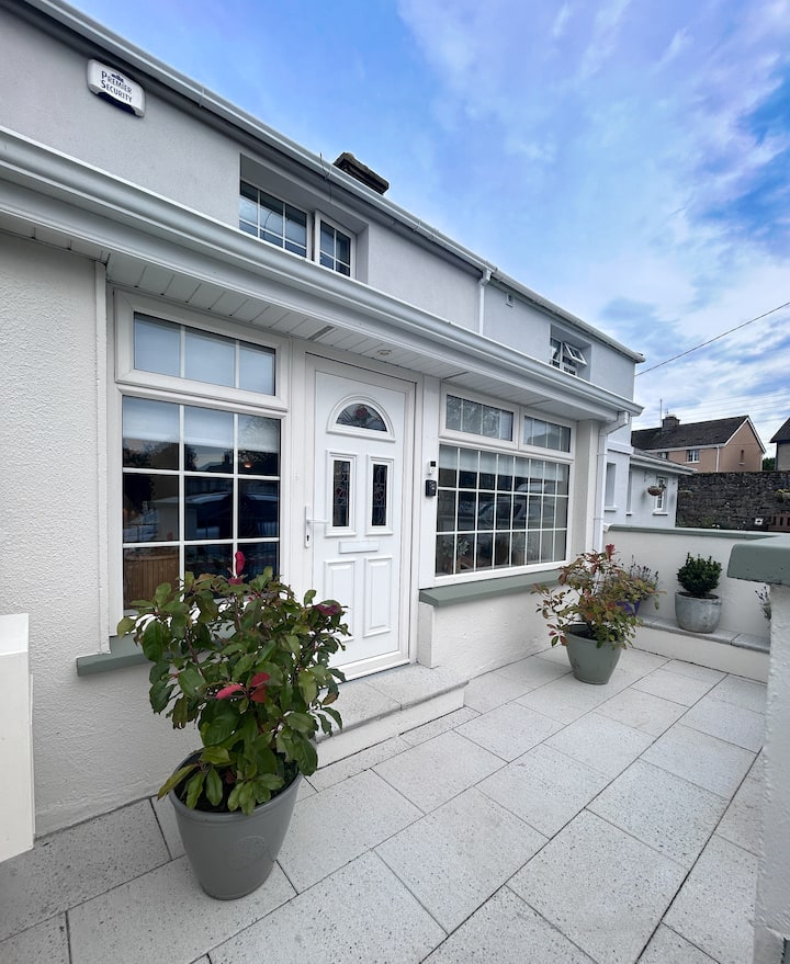 Newly Renovated Gem In The Heart Of Cashel - Cashel