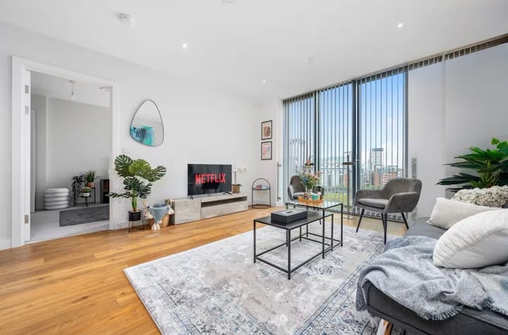 City-center Modern Retreat | Sleeps 5 Comfortably - Manchester