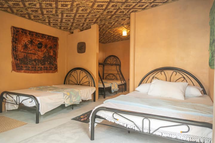 4 Beds In 1 Room Beach Side View - Gubat