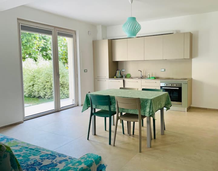 Bilocale Con Posto Auto+giardino - Loano