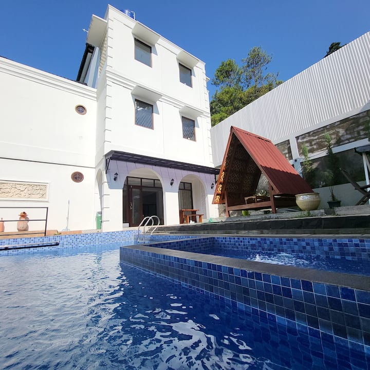 Villa Di Bandung
Memiliki Kamar Standart Hotel - Bandung