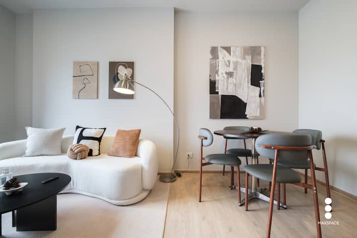 Pet Friendly-2br@high Fl+outdoor Pool Near Ekkamai - Bangkok