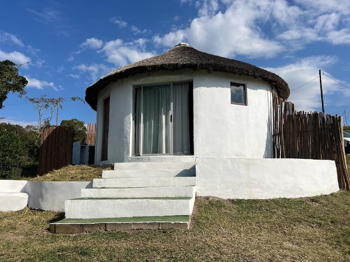 Mdumbi Rondavel # 3 Wild Coast - Coffee Bay