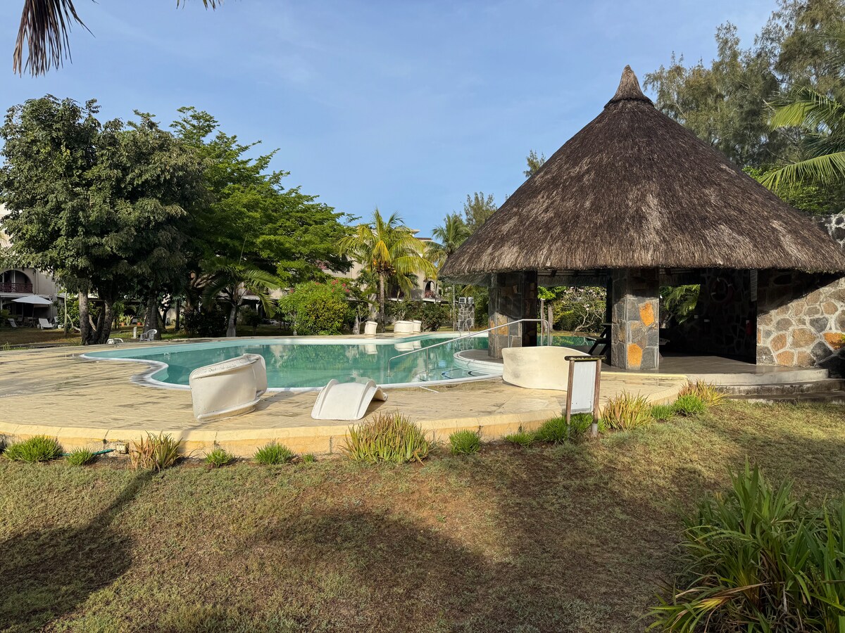 Bungalow rénové confortable avec piscine près de la plage - Maisons à ...