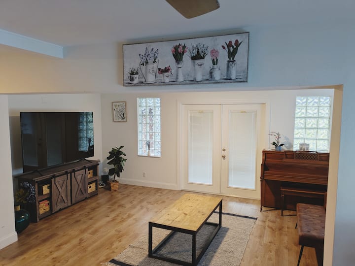 Modern | Cozy Costal Retreat - Melbourne, FL