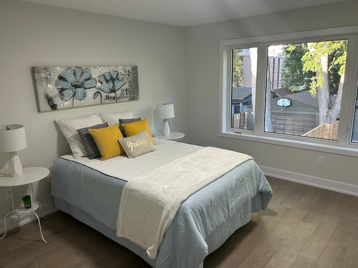 Modern 3br Near Downtown | Subway Access + Parking - Toronto