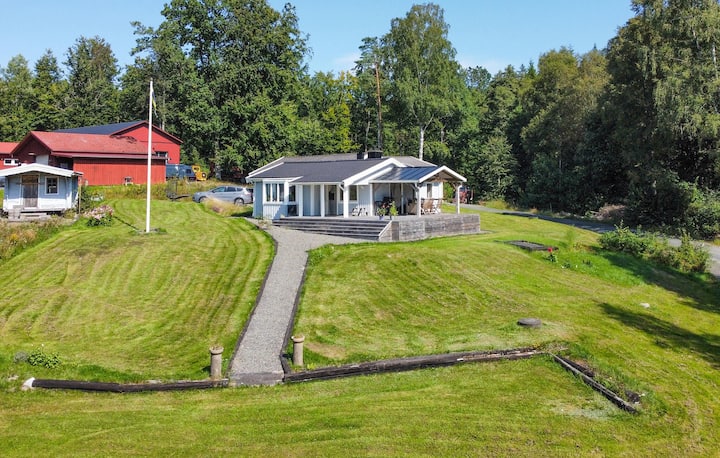 Awesome Home In Värnamo With Lake View - Värnamo