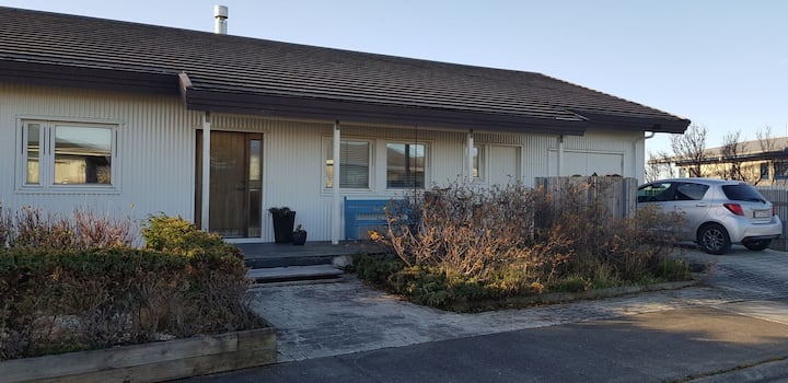 Cozy Seaside Escape - Iceland