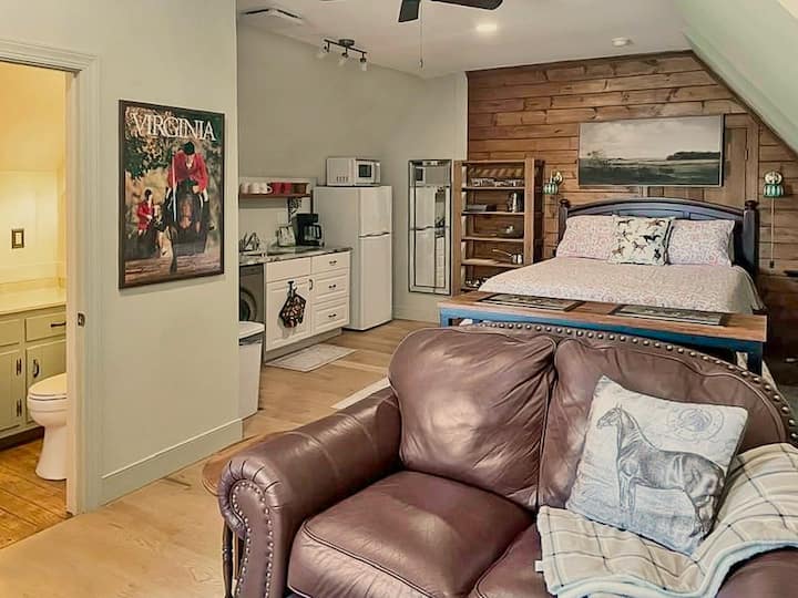 Horse Farm-private Studio Apt W/deck, Kitchenette - The Cove, Louisa