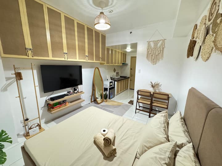 Bohemian Bliss - Sun Residences @ Welcome Rotonda - Manila