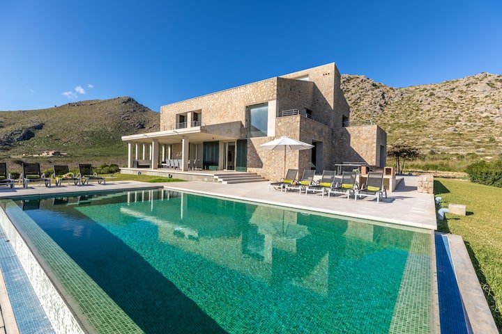 Unique Villa Nestled Between Mountains - Port de Pollença
