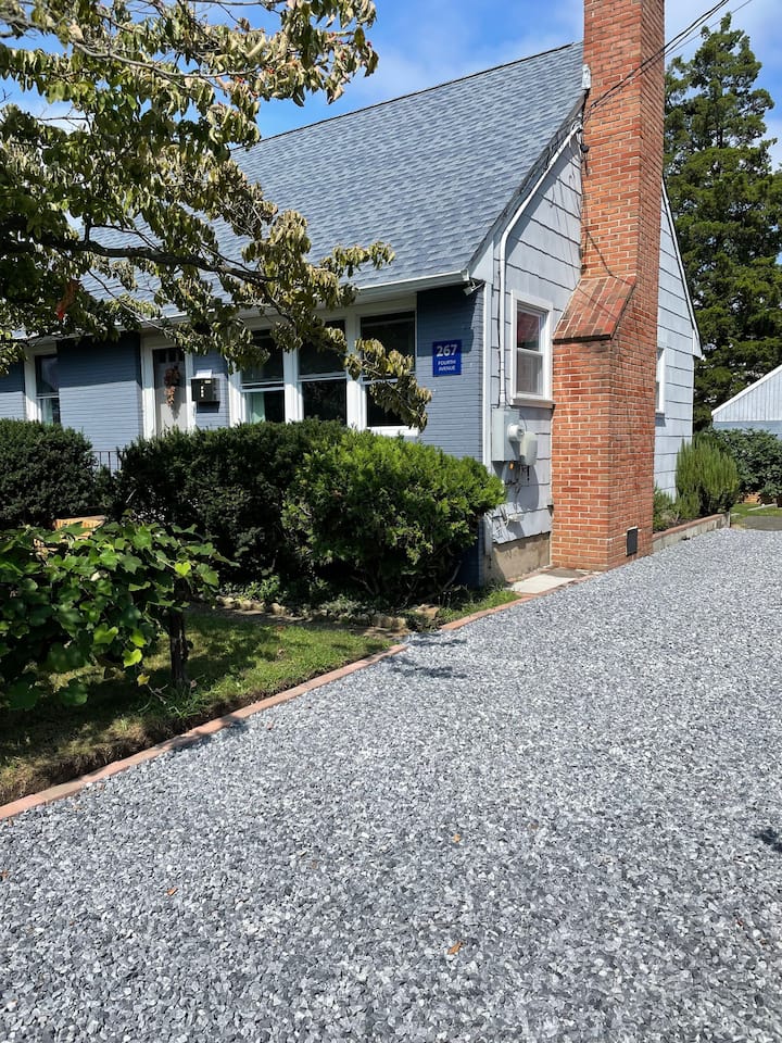 Sleek Family-friendly Home - Deer Park, NY