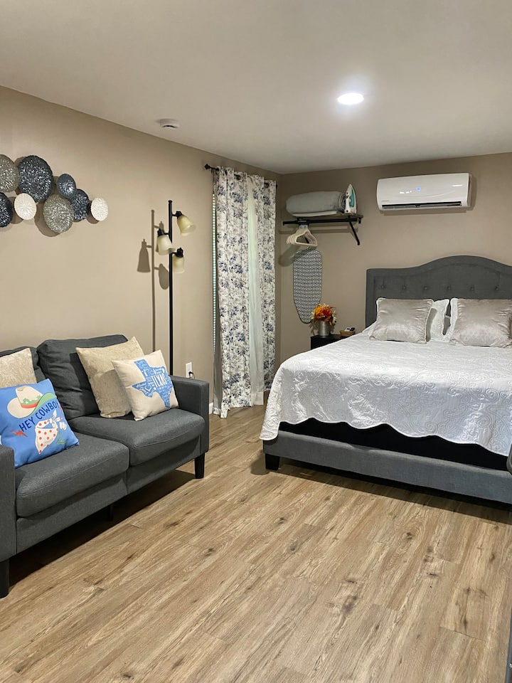 Private-studio Centrally Located - Brownsville, TX