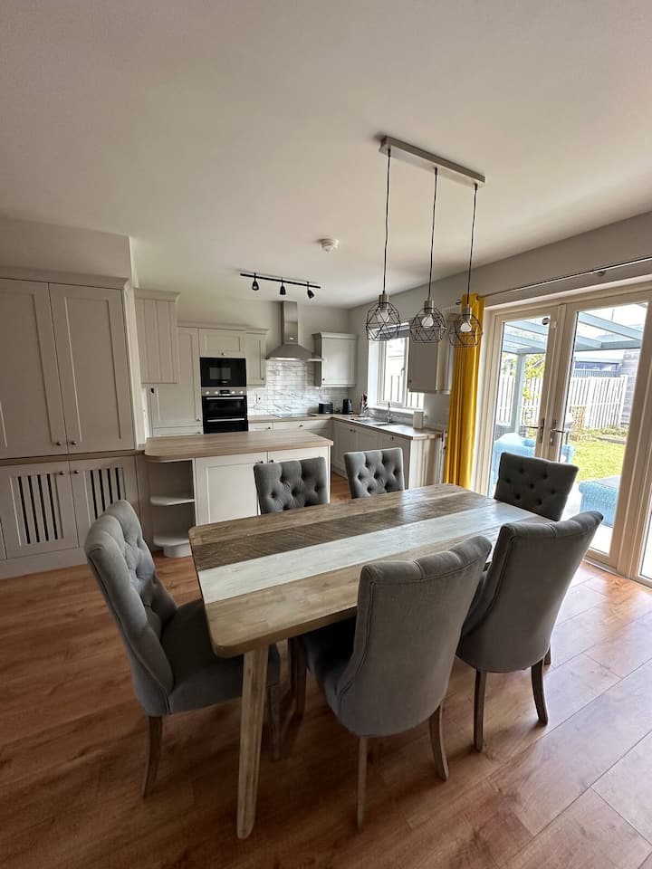 Cas-d2 Citywest 4br House Sleeps 8 - Maynooth