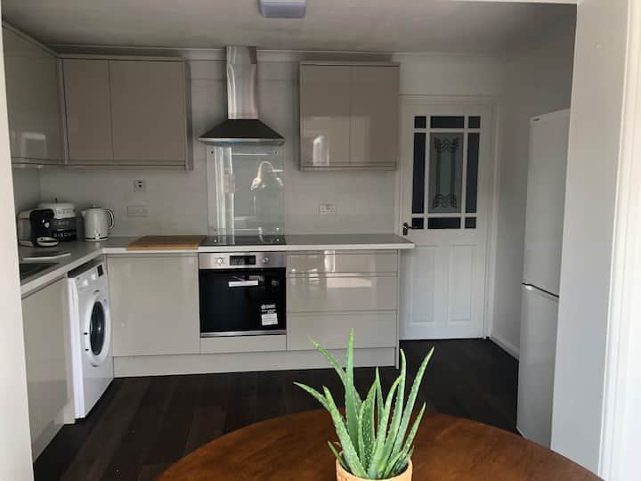2 Bedrooms - Sleep 4 - Plymouth