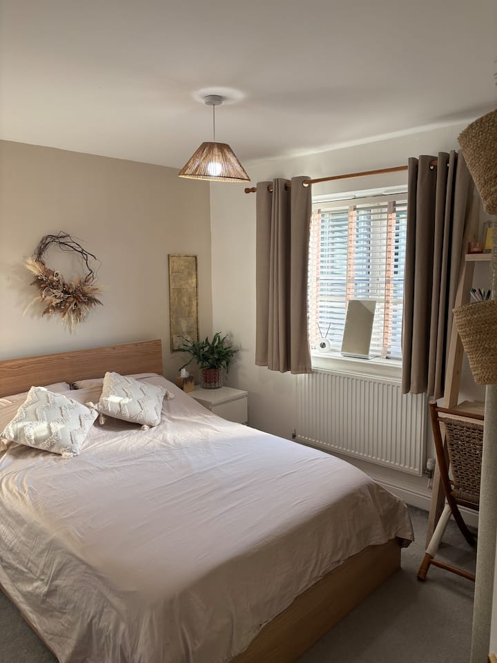 Large House Close To Airport - 