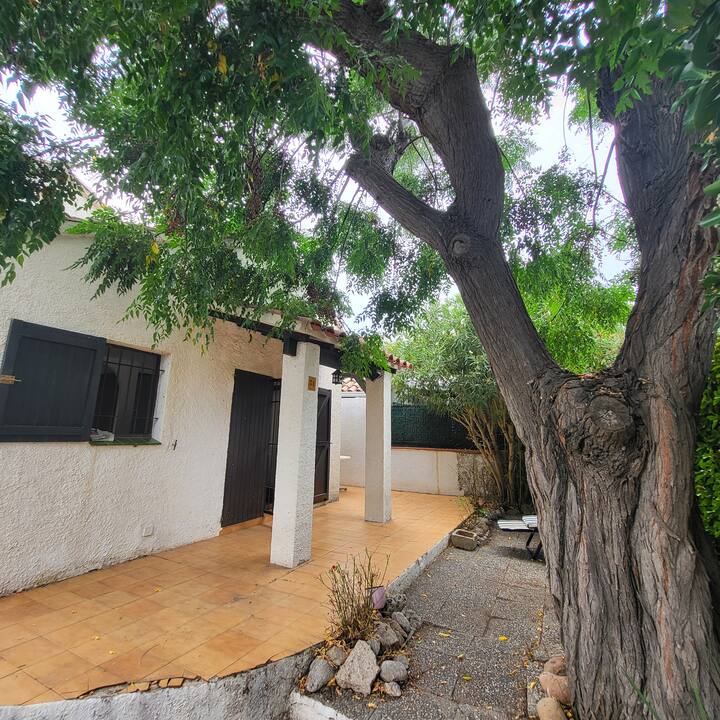 Chalet Con Jardín - La Escala