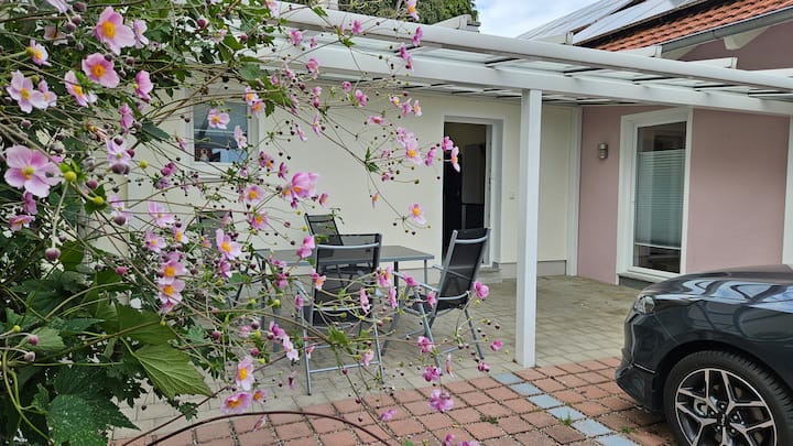 Doppelhaus 4 Zimmer, 5 Betten, 4 Bäder, Gr. Küche - Burghausen