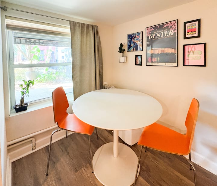 Quiet Retreat Near 14&u - Perfect Location! - Washington, D.C.