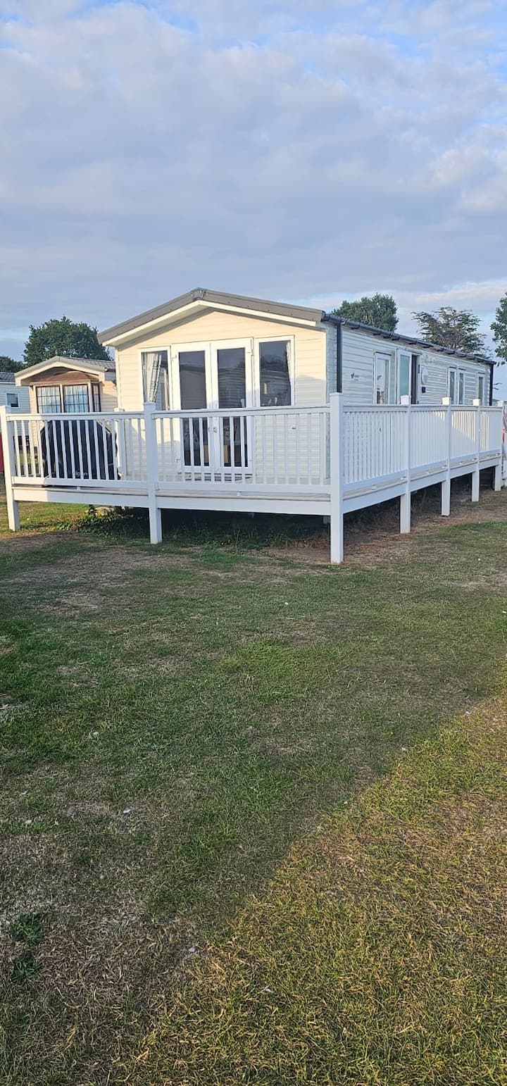 8 Berth Caravan At Valley Farm - 