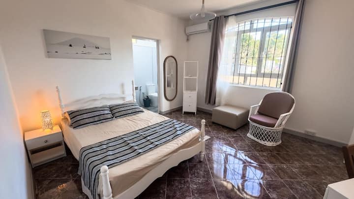 Surfers House - Garden & Views - Maurice