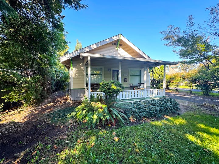 Whiteaker Garden Retreat - Eugene, OR