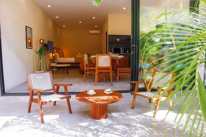 Cozy & Charming Studio W/ King Bed, Gym & Pool - Tulum