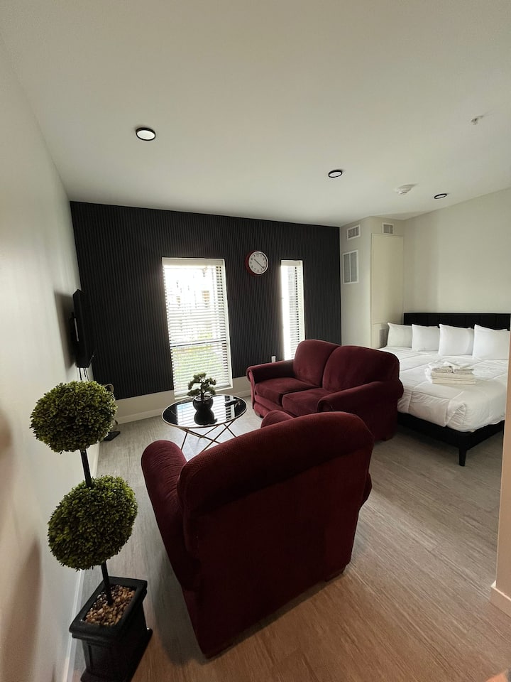 Red Velvet Studio - Des Moines, IA