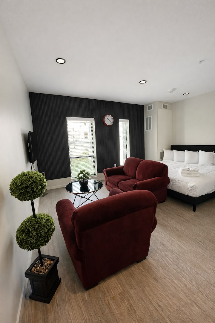 Red Velvet Studio - Des Moines, IA