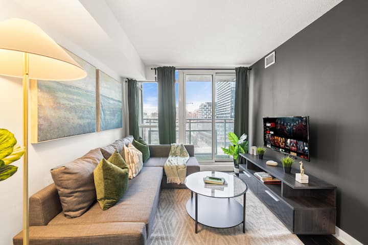 King Bed | Scotiabank + Cn Tower | Private Parking - Toronto