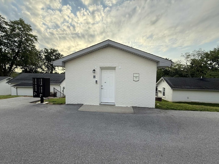 Cottage At Camelot Inn - 4a - Jasper, IN