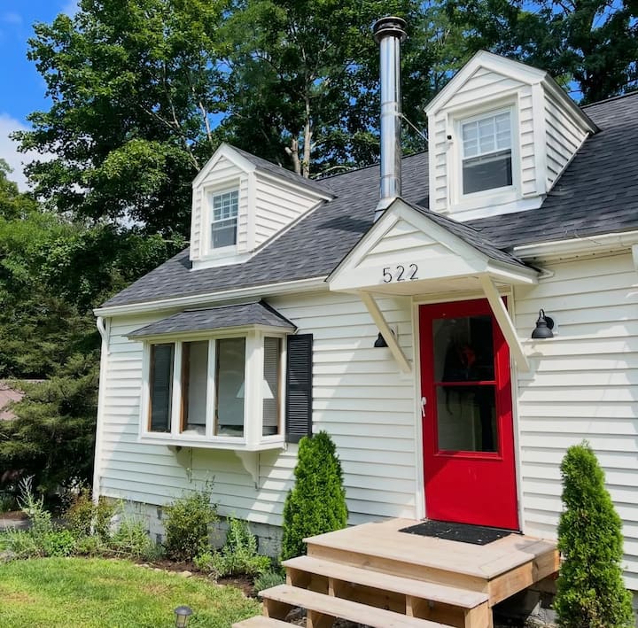 Cozy Cape Escape By The Falls - Ghent, NY